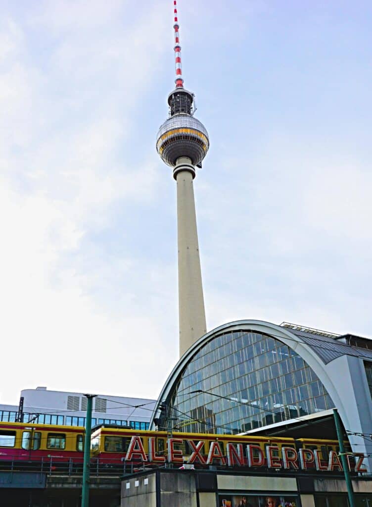 Alexanderplatz: Das pulsierende Herz Berlins entdecken – Berlin Guides